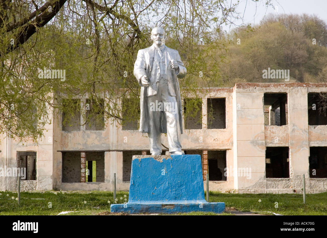 Lenin statue set against a ruin in the North Caucasus of South Western ...
