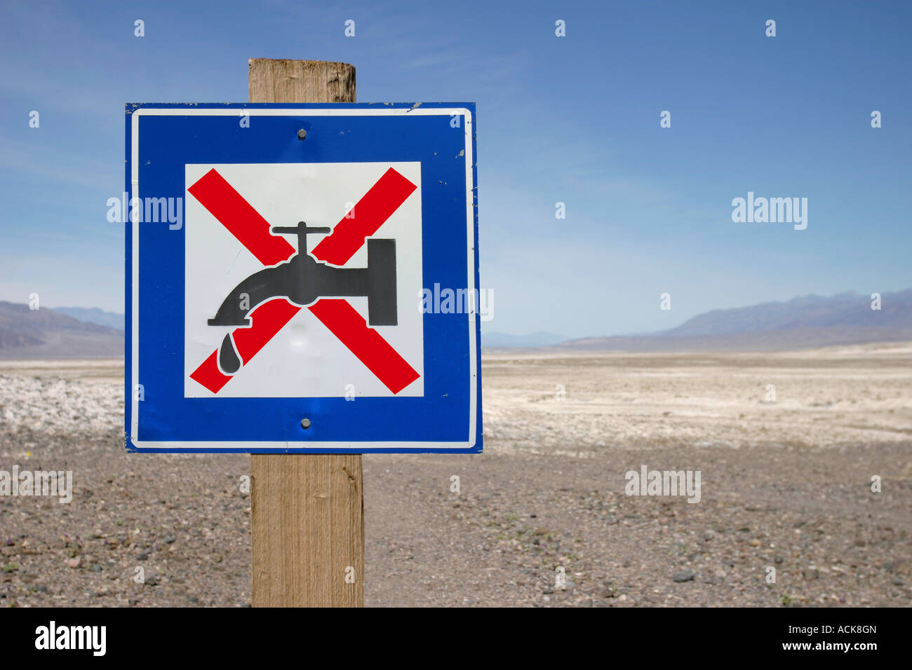 No water available sign in dry desert landscape Stock Photo - Alamy
