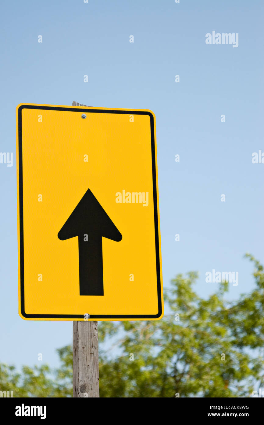 Blank yellow sign with arrow pointing ahead or up Stock Photo - Alamy