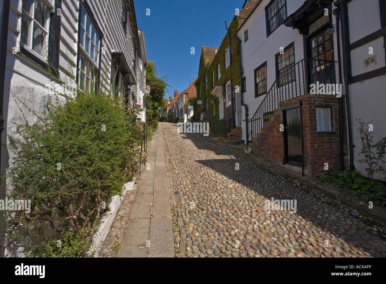 cobbled street and picturesque houses in Rye East Sussex Stock Photo ...
