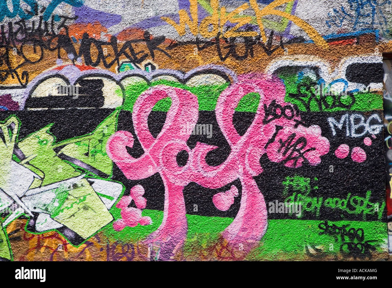 Graffiti paintings wall green mural hi-res stock photography and images ...