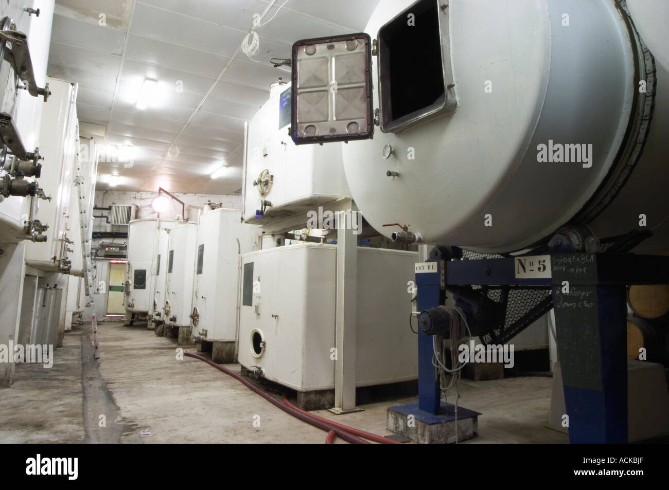 Steel fermentation tanks and rotating roto-fermenters, revolving ...