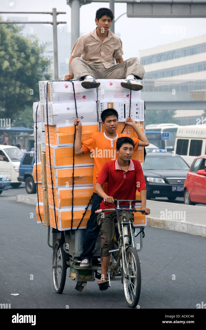 Men carrying computers hi-res stock photography and images - Alamy