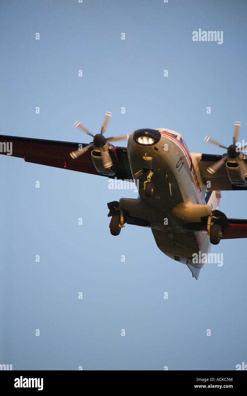 Twin engine propellor airplane landing Stock Photo - Alamy