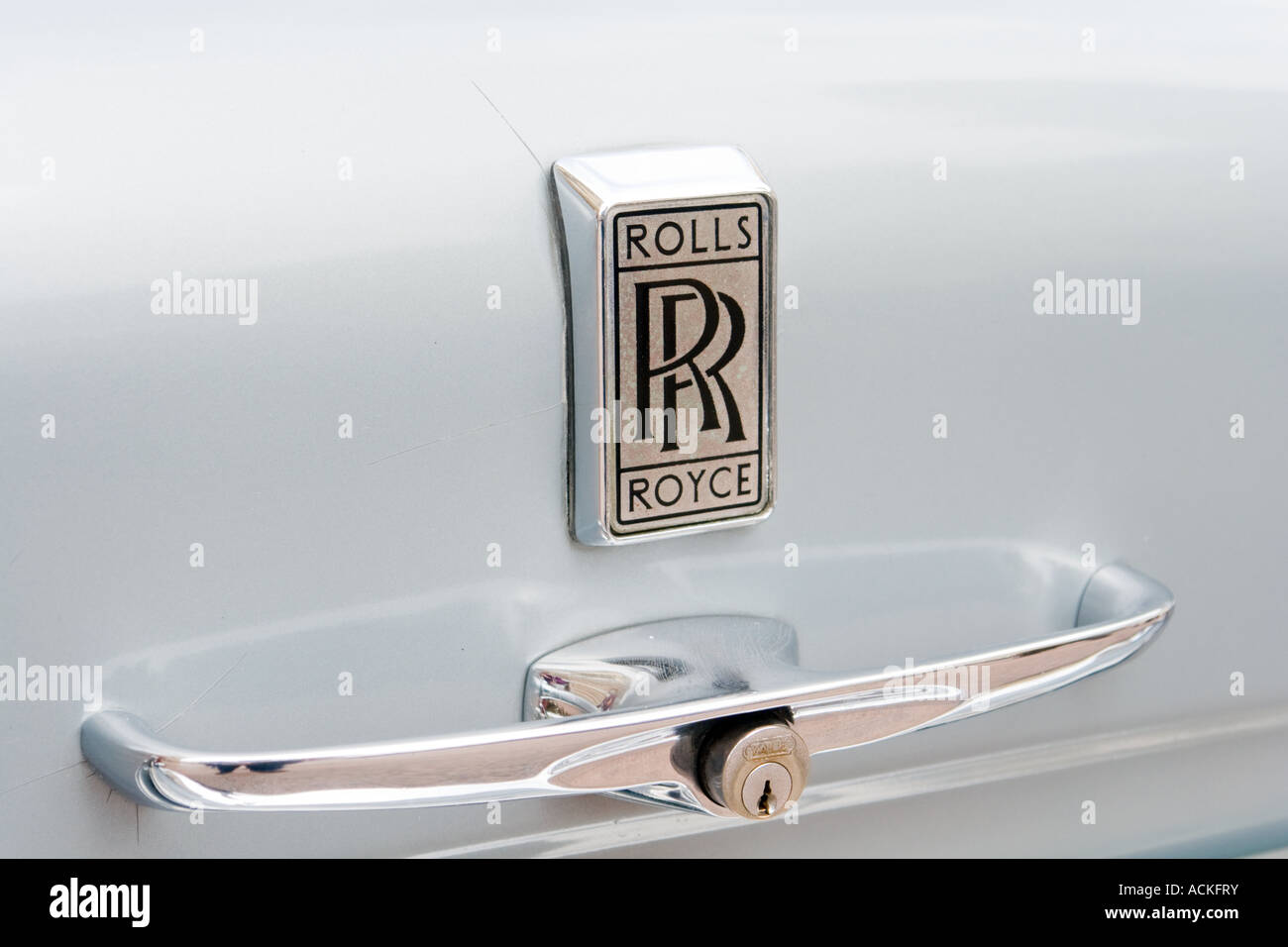 Rolls royce insignia hi-res stock photography and images - Alamy