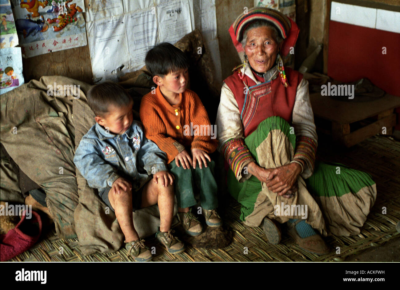 Indigenous family portrait hi-res stock photography and images - Alamy