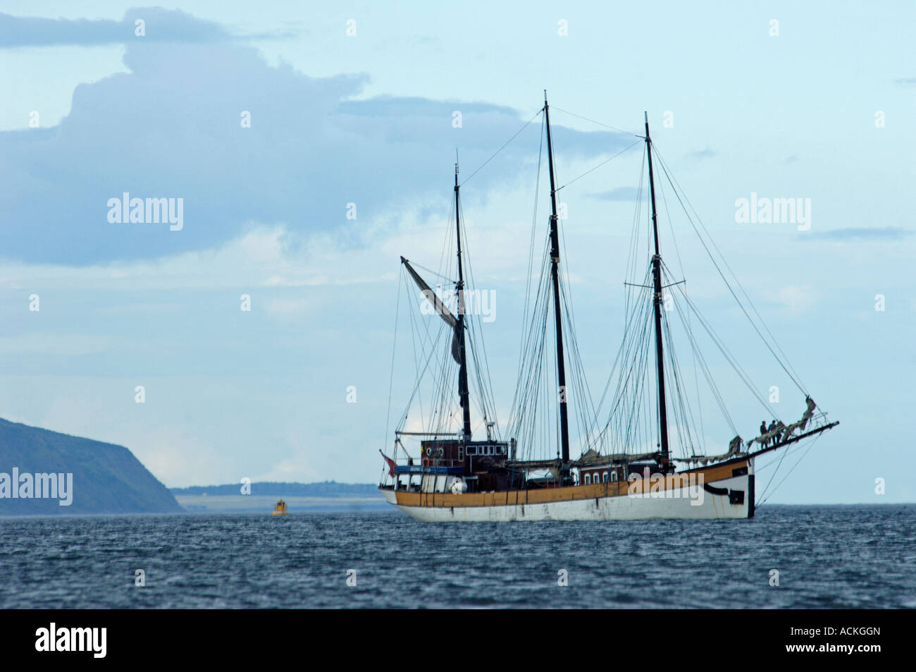 Three masted schooner hi-res stock photography and images - Alamy
