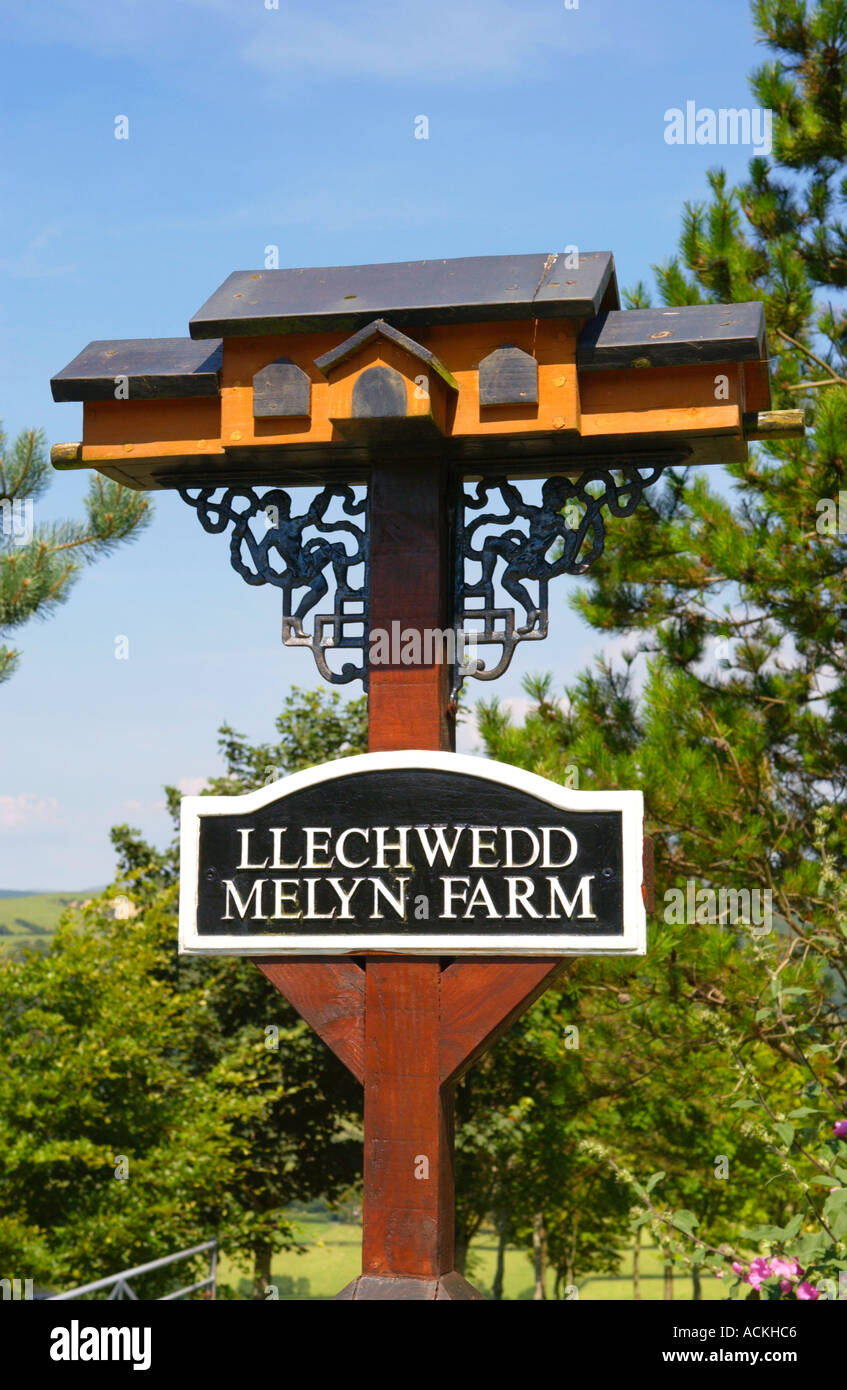 Rustic farm sign in the Welsh countryside near Aberaeron Ceredigion ...