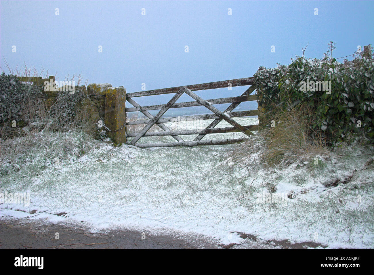 Snow on lane hi-res stock photography and images - Alamy