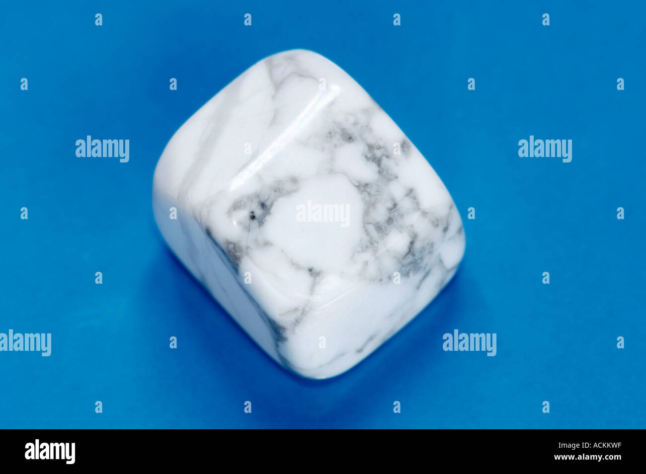 Howlite hi-res stock photography and images - Alamy