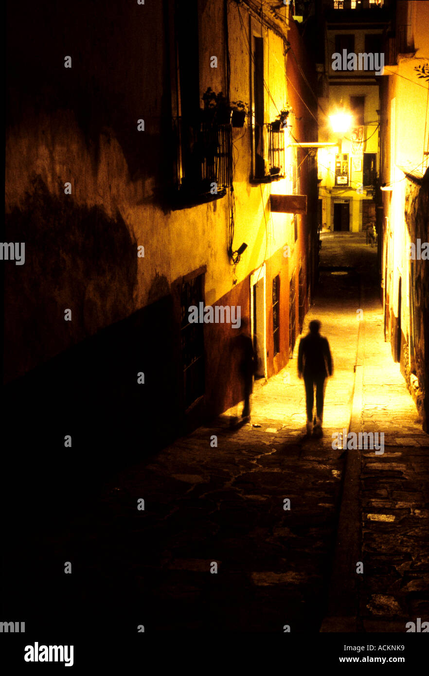 Dark alley in the colonial city of Guanajuato Mexico Stock Photo - Alamy