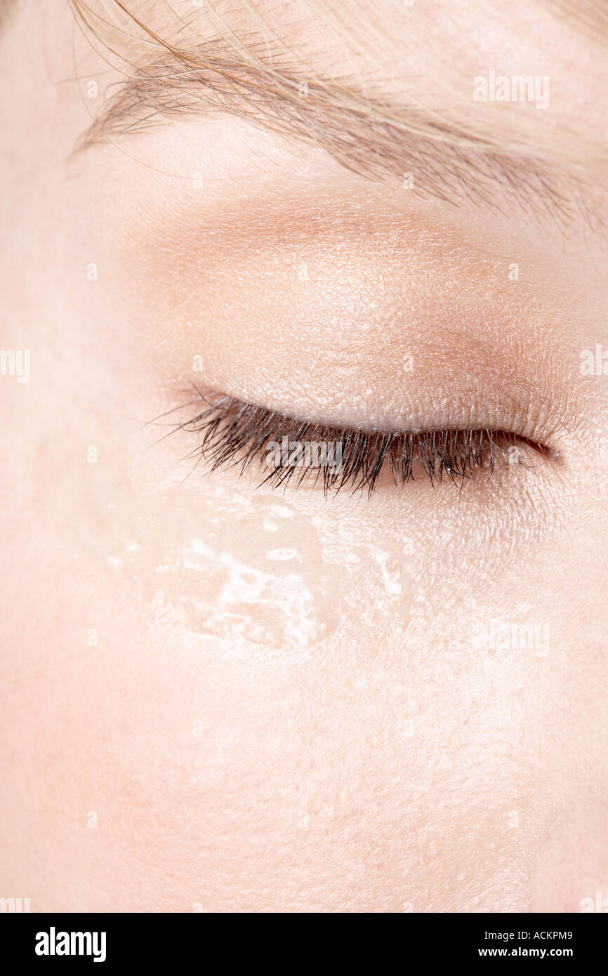 Under the eye hi-res stock photography and images - Alamy