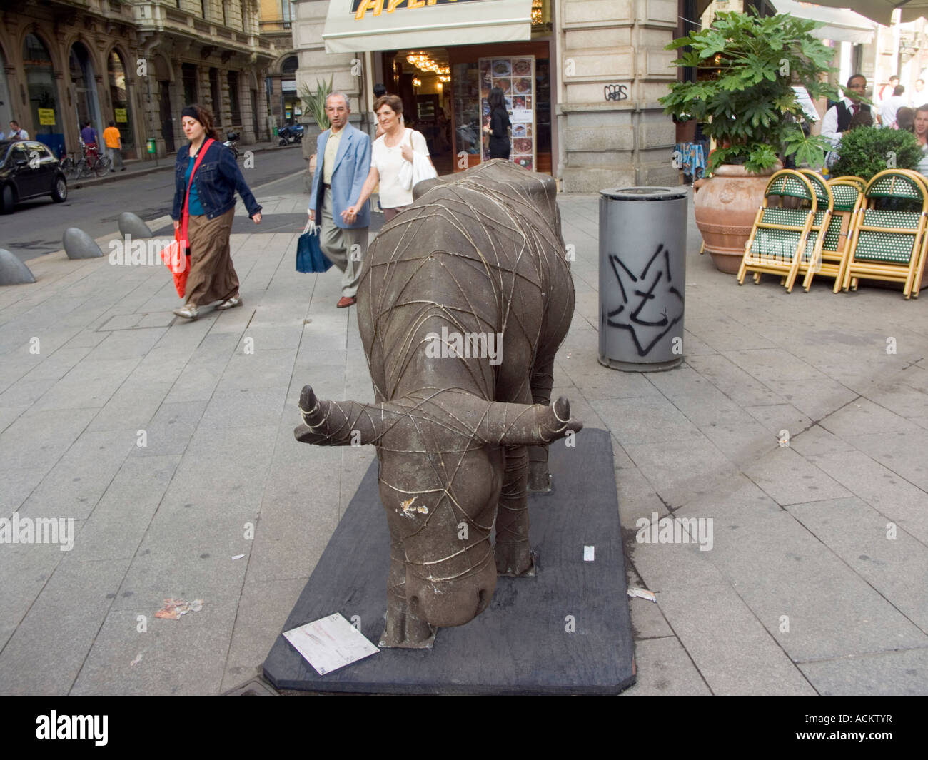 Legami legamenti e sentimenti cow by the artist hi-res stock ...