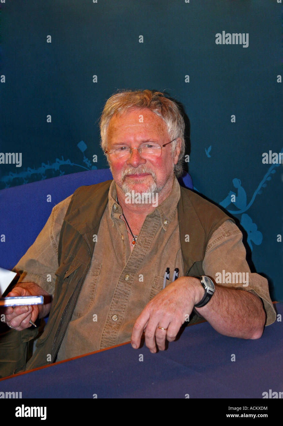 Bill Oddie at a book signing Stock Photo - Alamy