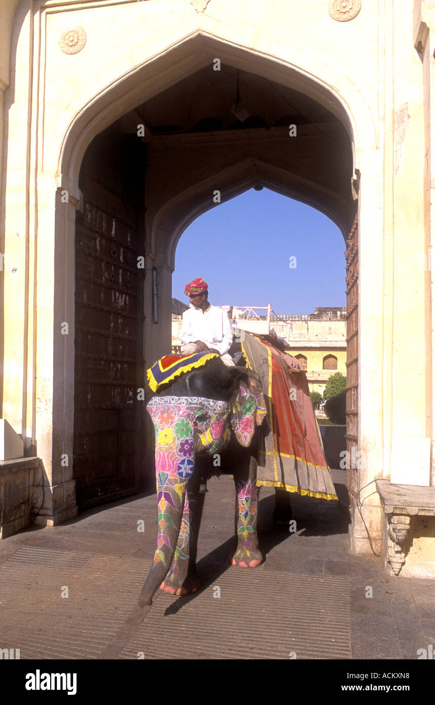 Elephant walking through the Suraj Pol or Sun Gate before descending ...