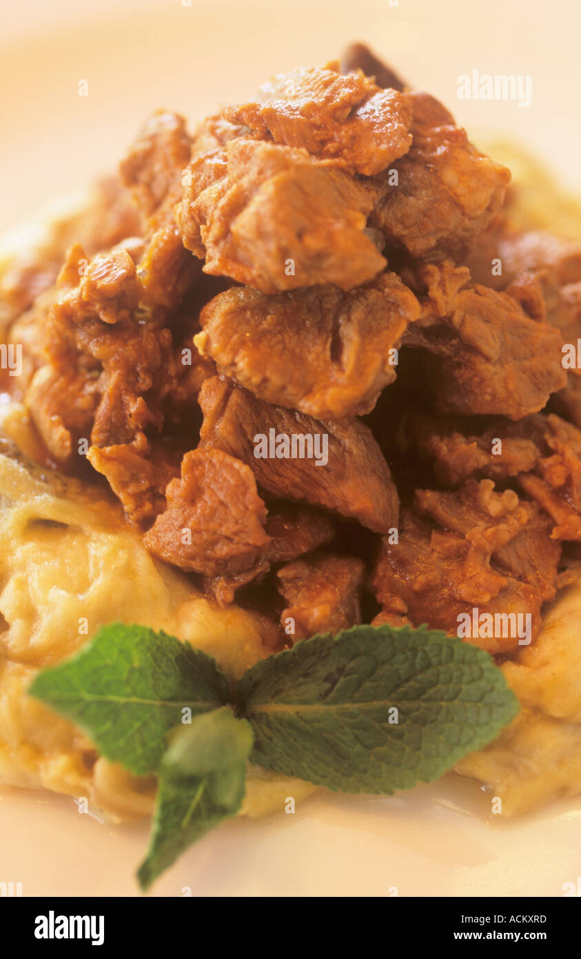 HUMMUS KAVURMA Humus with lamb and pine kernels Stock Photo - Alamy