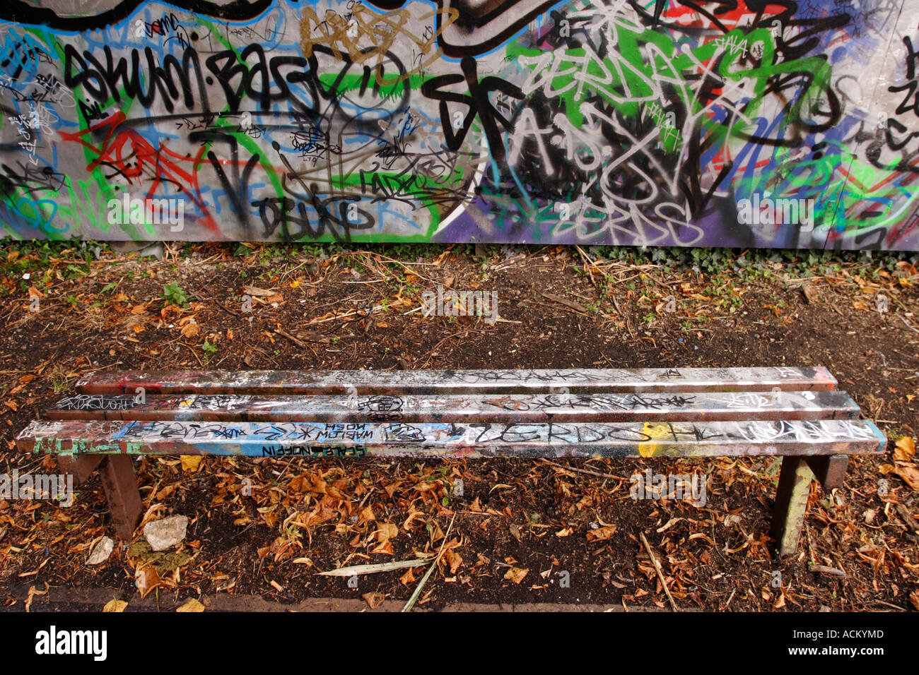 Park bench and wall covered in graffiti Stock Photo - Alamy