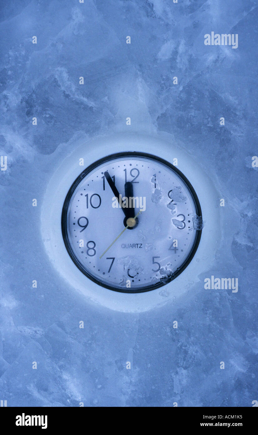 Melting Clock Face High Resolution Stock Photography and Images - Alamy