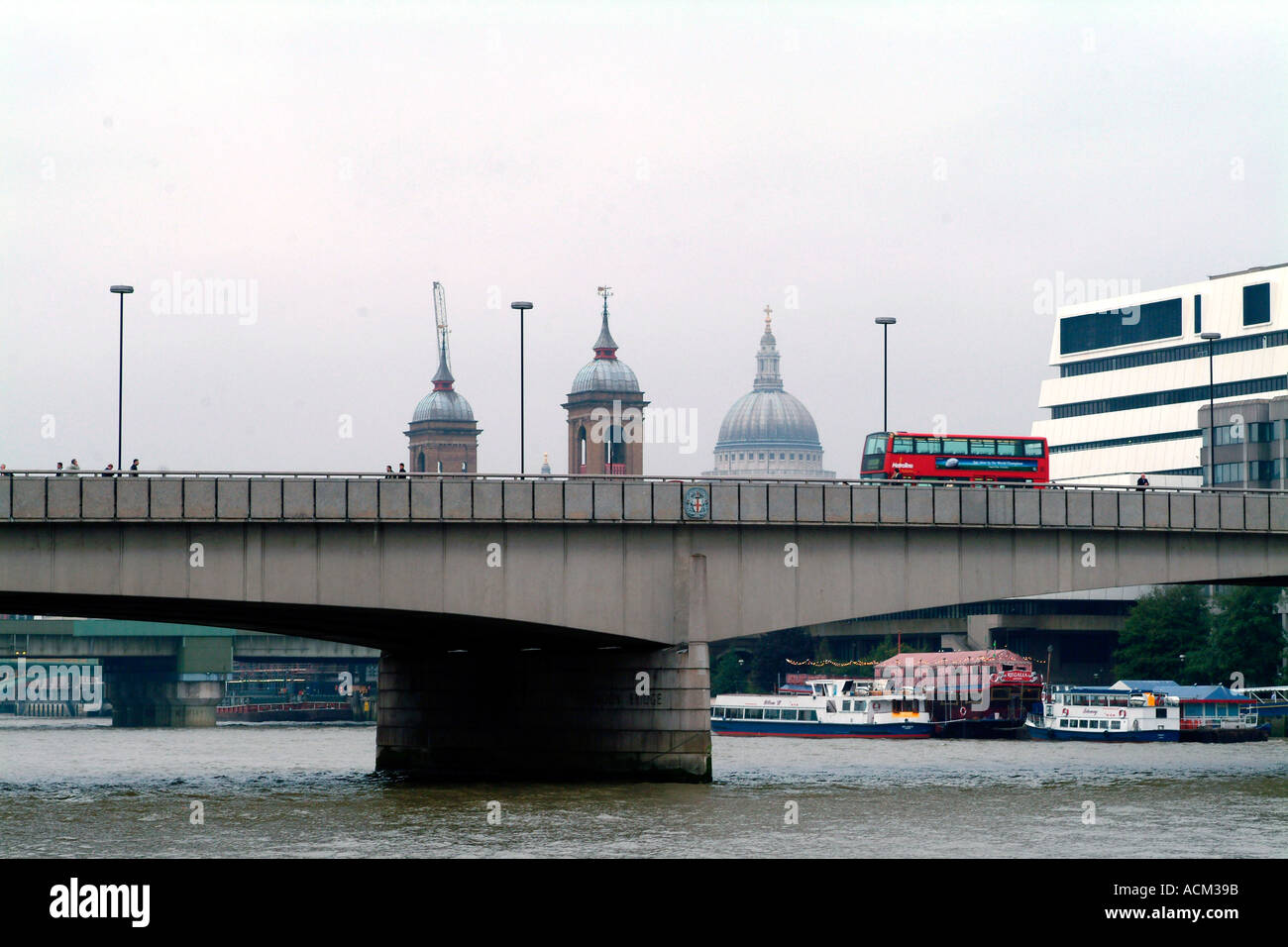Bus going over bridge hi-res stock photography and images - Alamy