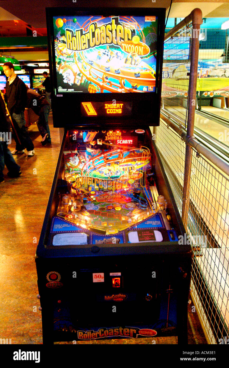 Pinball machine Stock Photo - Alamy
