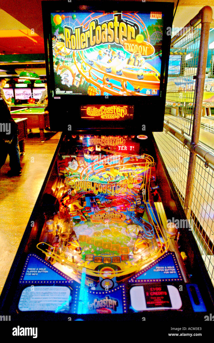 Pinball machine Stock Photo - Alamy