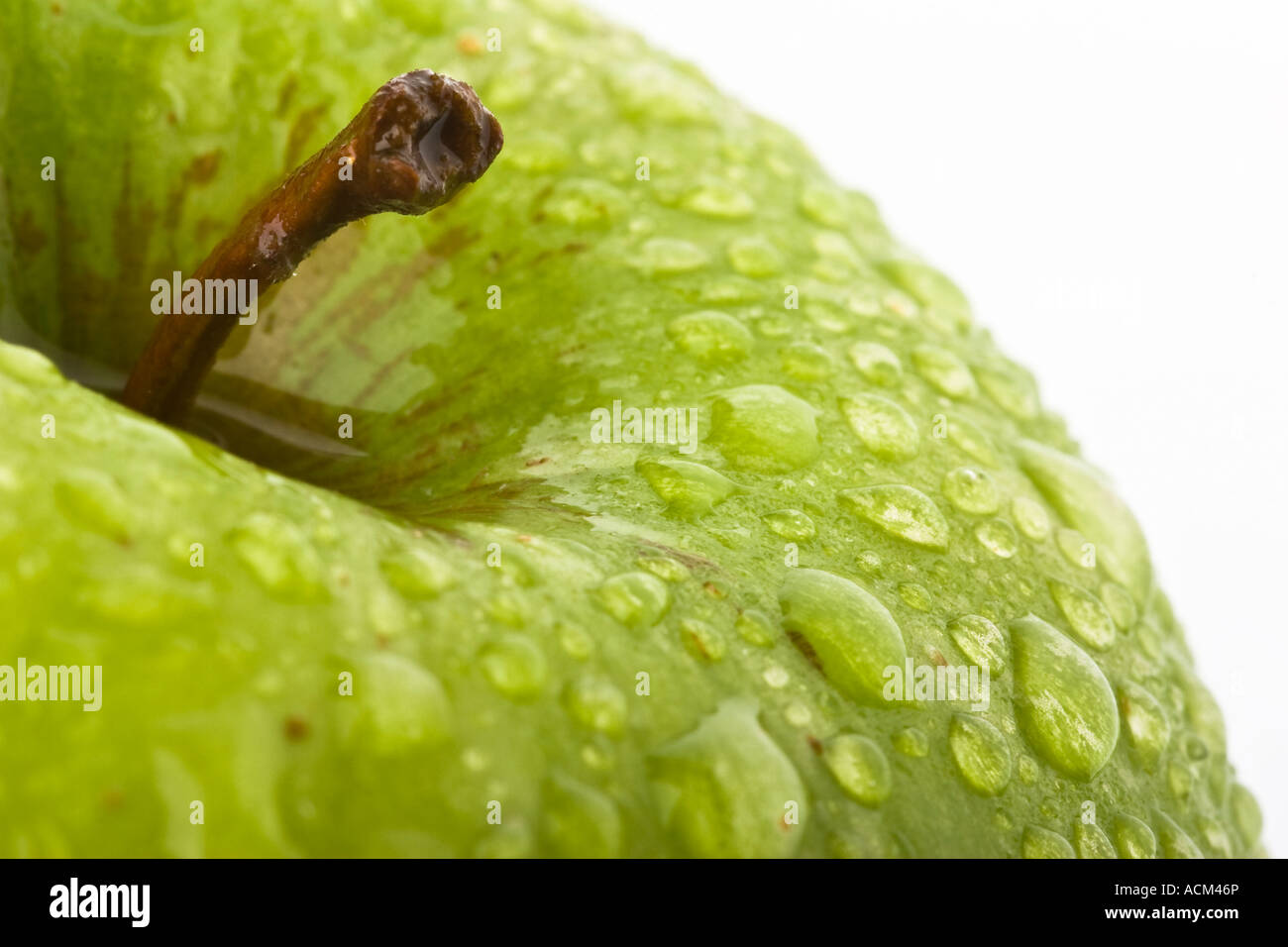 Green apple with waterdrops on black background Stock Photo - Alamy