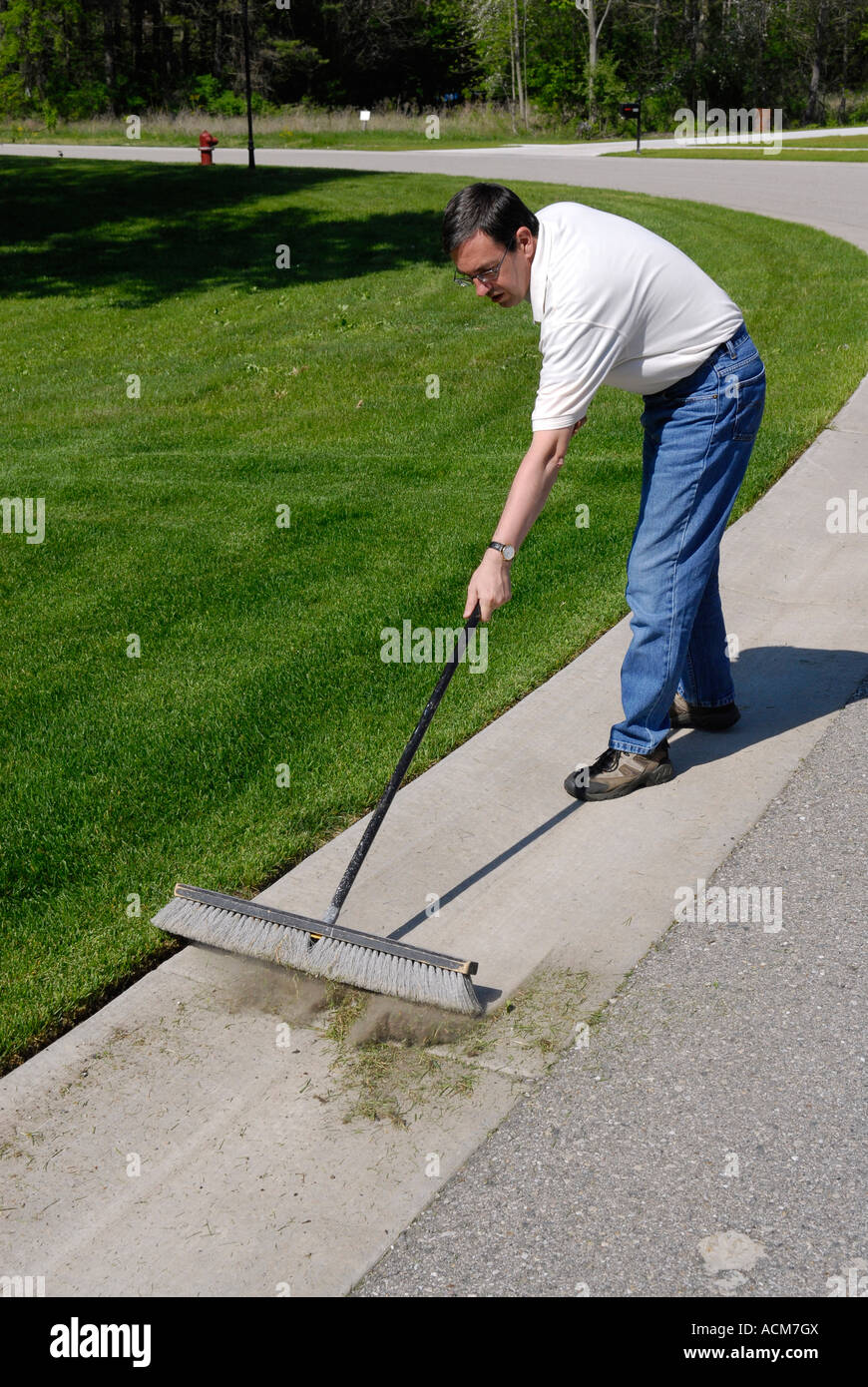 Man doing yard work hi-res stock photography and images - Alamy