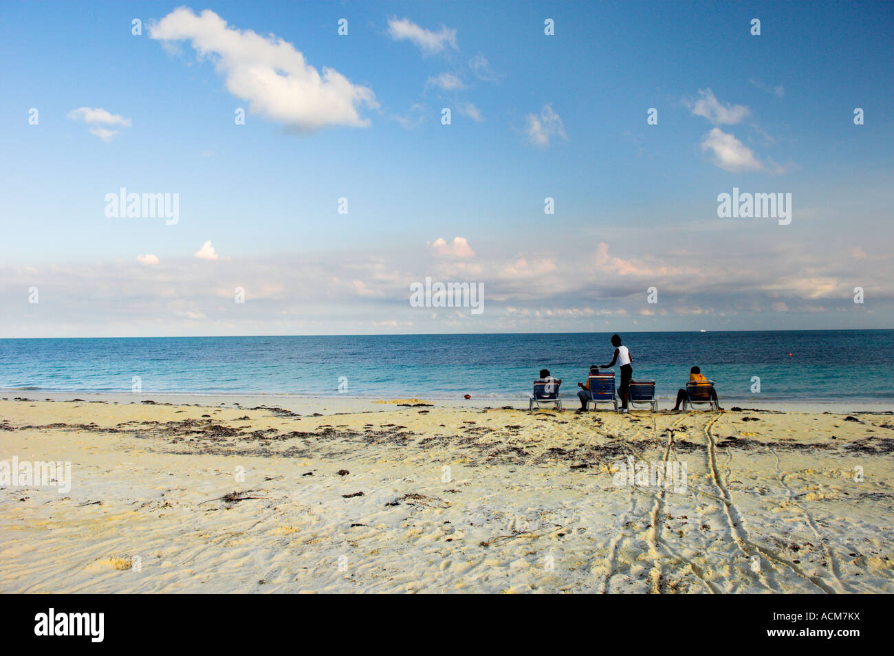 People sitting by the sea hi-res stock photography and images - Alamy