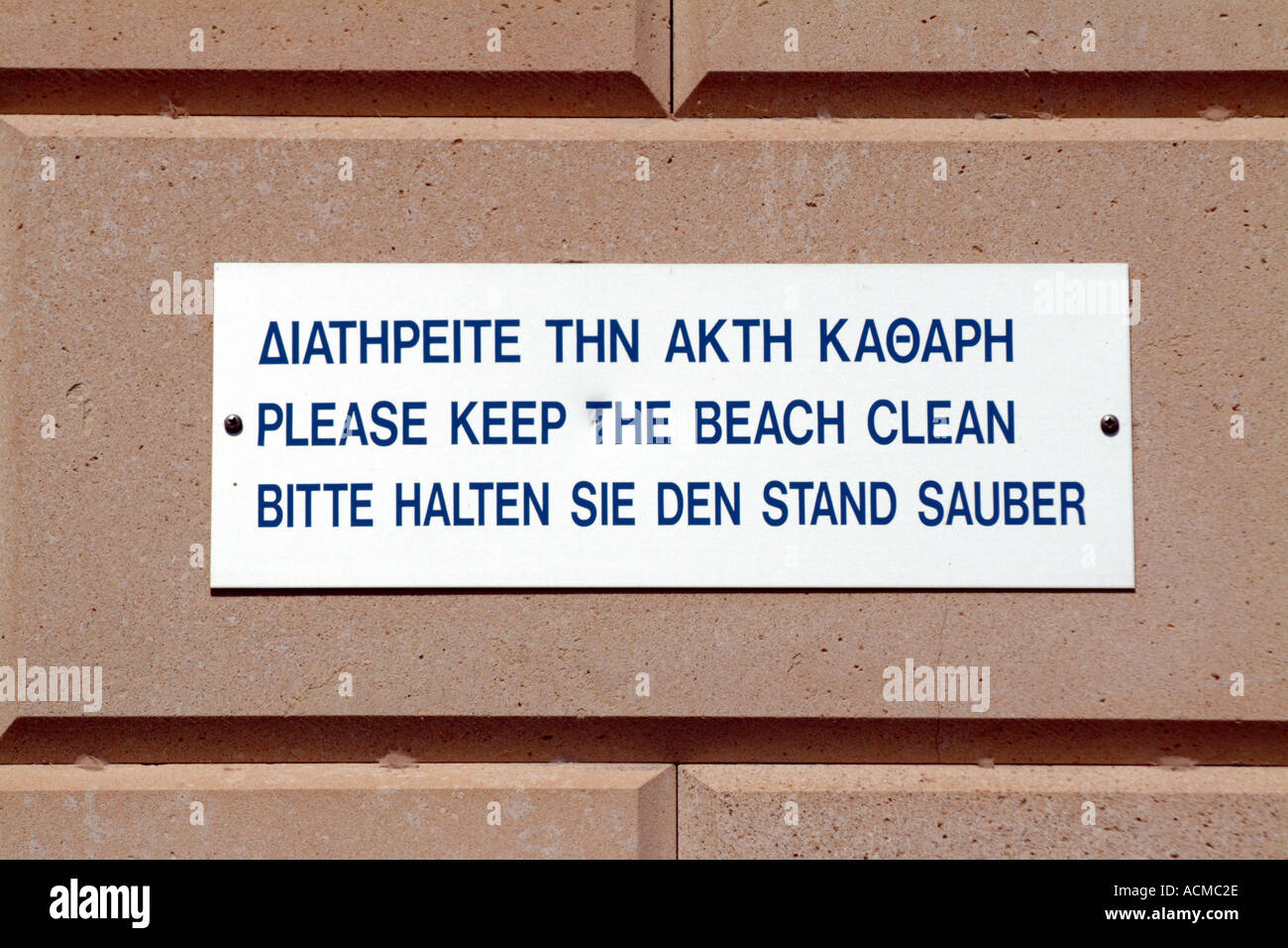 Please keep the beach clean hi-res stock photography and images - Alamy