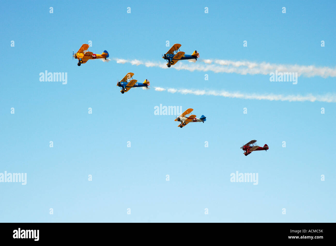 Formation of five planes hi-res stock photography and images - Alamy
