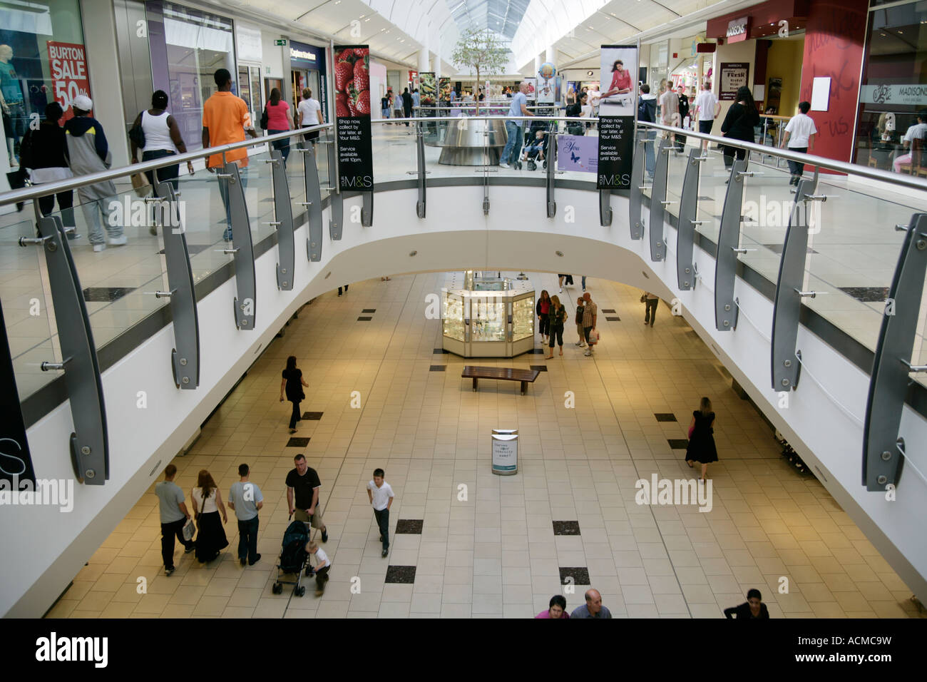 Lakeside shopping centre thurrock hi-res stock photography and images - Alamy
