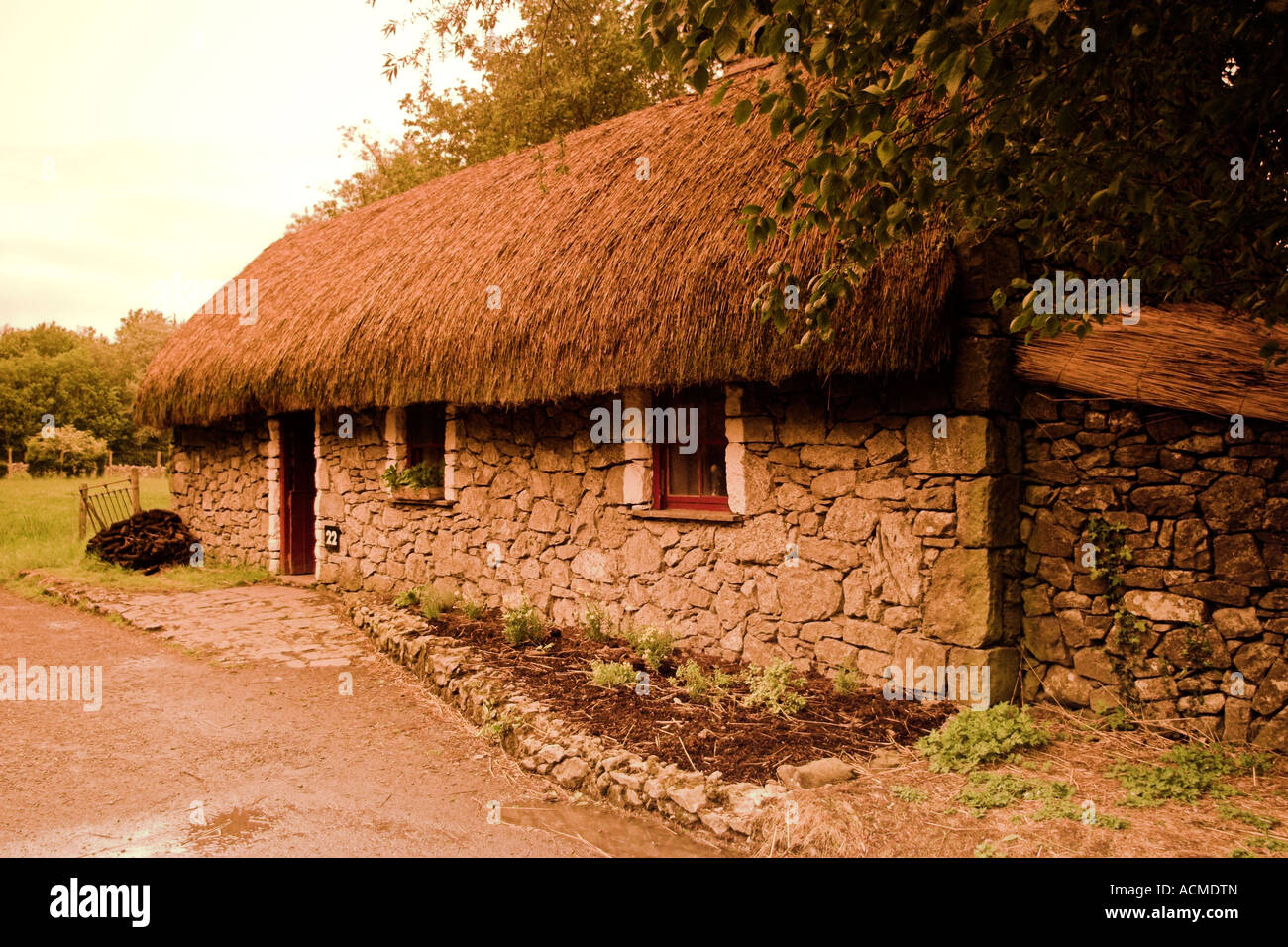 Byre dwelling hi-res stock photography and images - Alamy