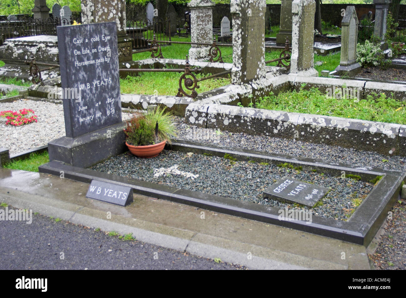 The grave of the poet W B Yeats Drumcliffe Ireland Stock Photo - Alamy