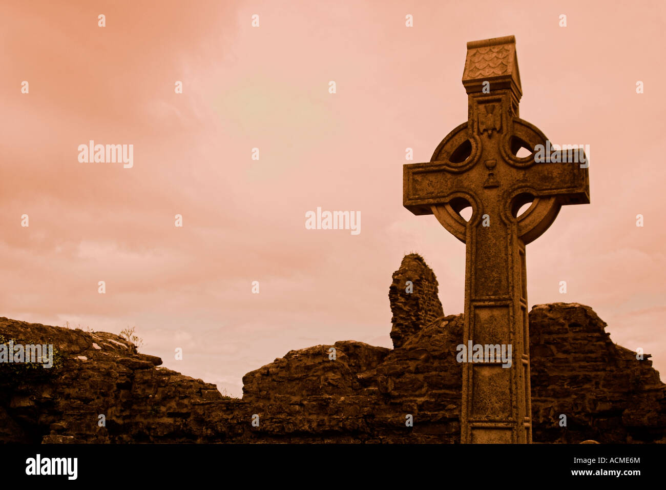 A celtic cross at Donegal Friary and cemetery Stock Photo - Alamy