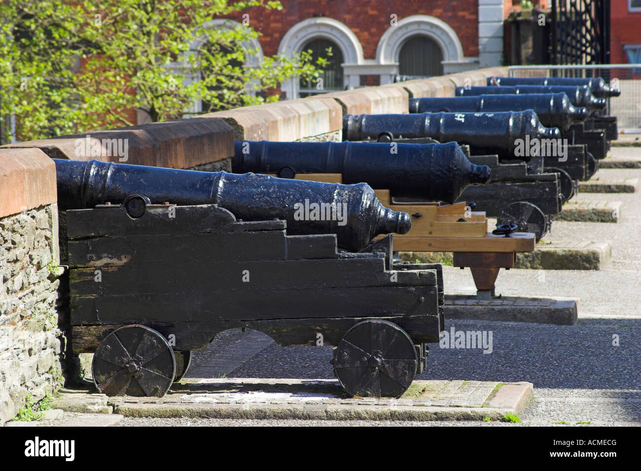 Cannons londonderry hi-res stock photography and images - Alamy