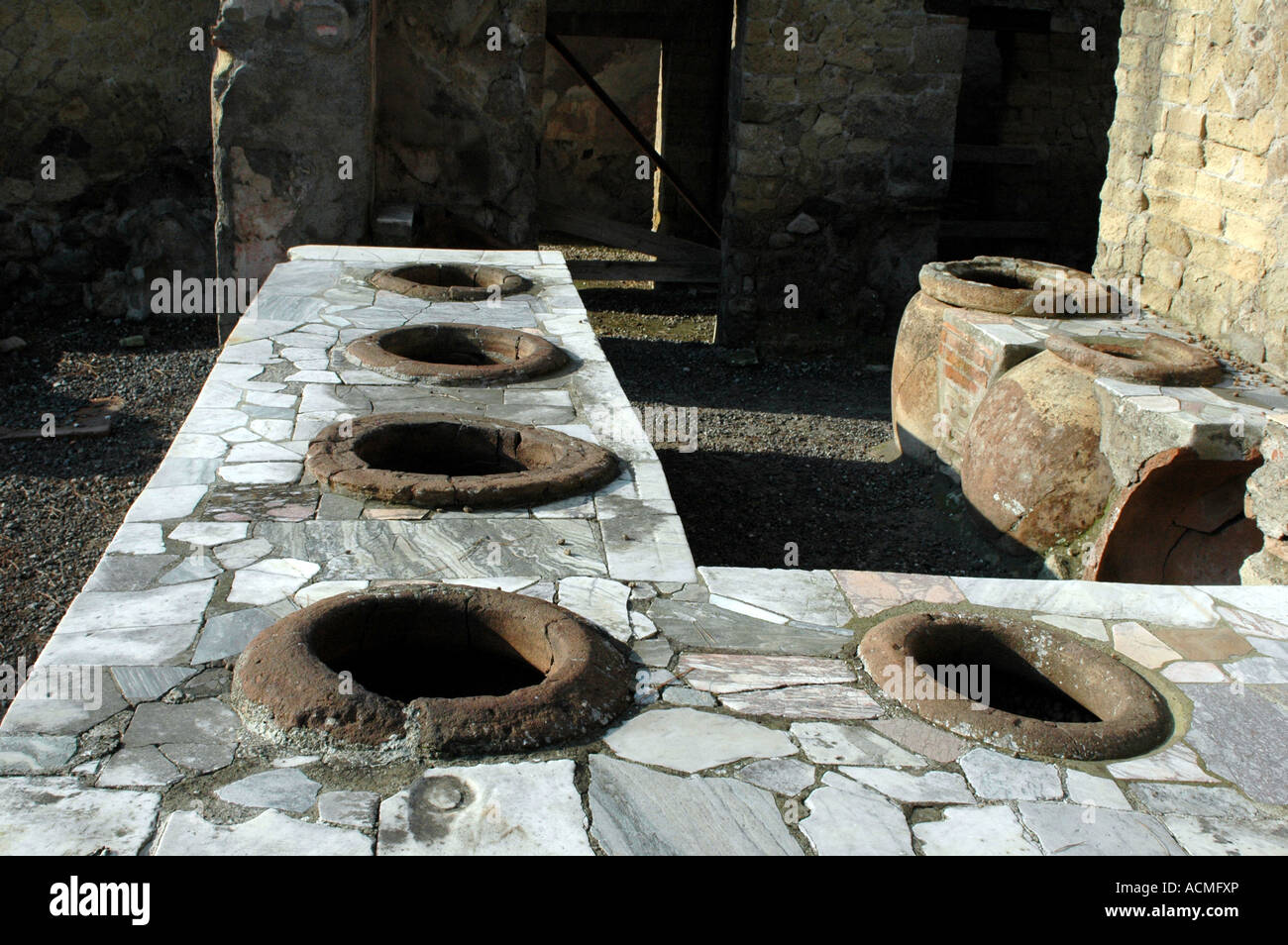 Herculaneum grande taberna italy hi-res stock photography and images ...