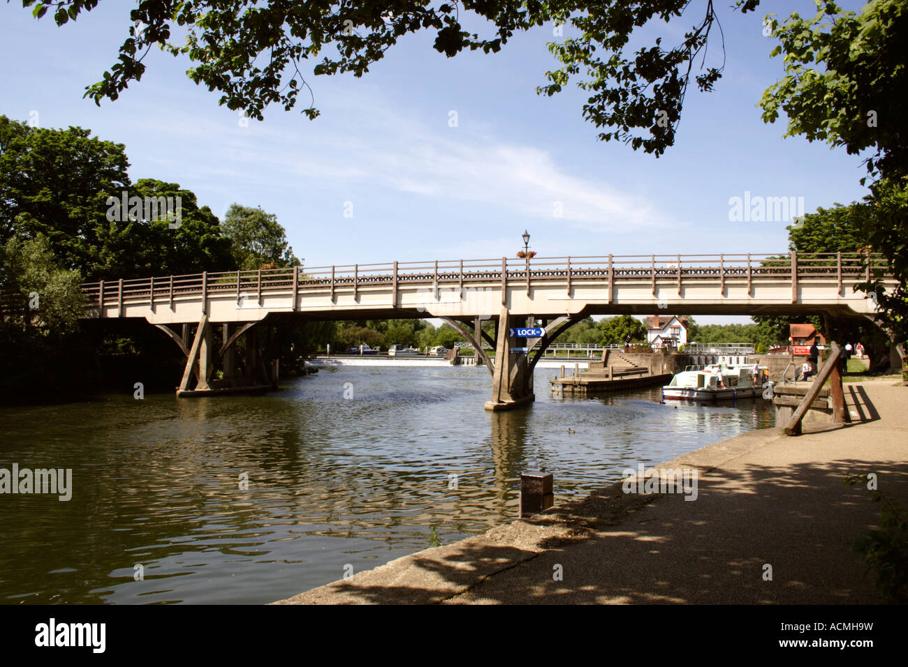 Goring bridge hi-res stock photography and images - Alamy