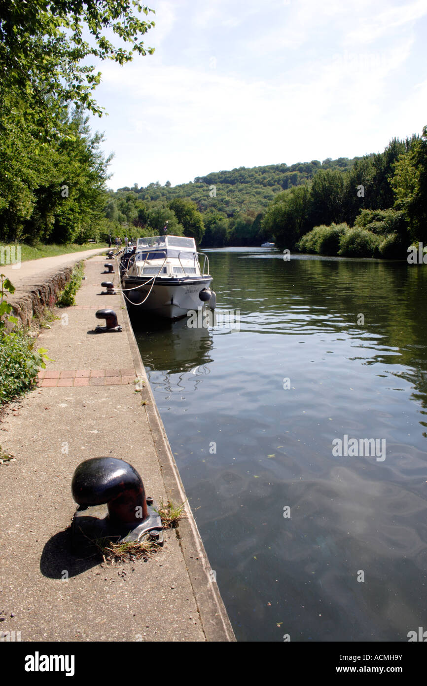 River Thames Goring Oxfordshire Stock Photo - Alamy
