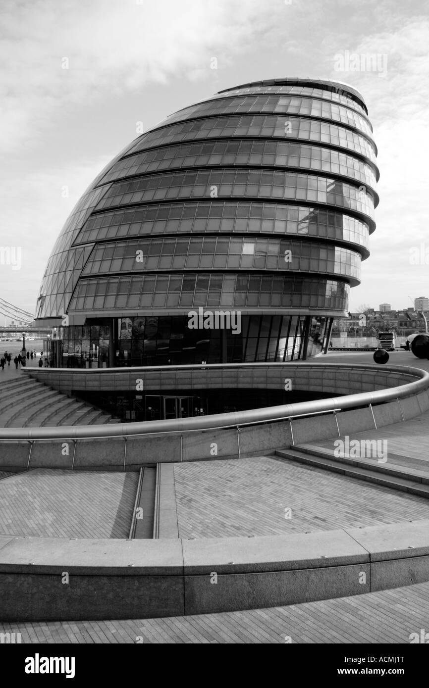 Southwark south bank london Black and White Stock Photos & Images - Alamy