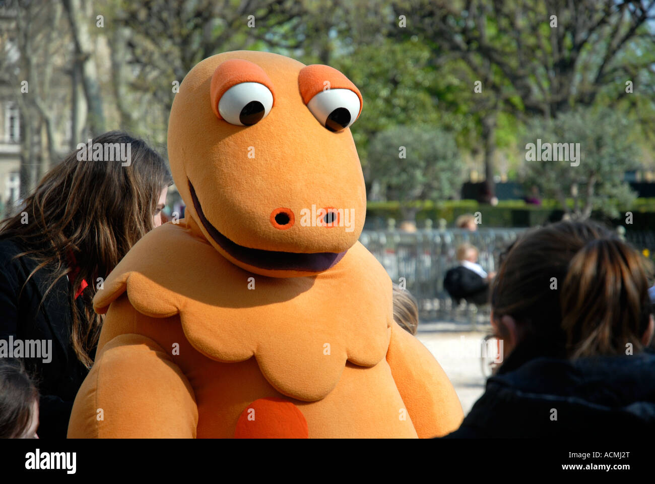 Casimir french tv serie l' ile aux enfants in Luxembourg garden Paris ...