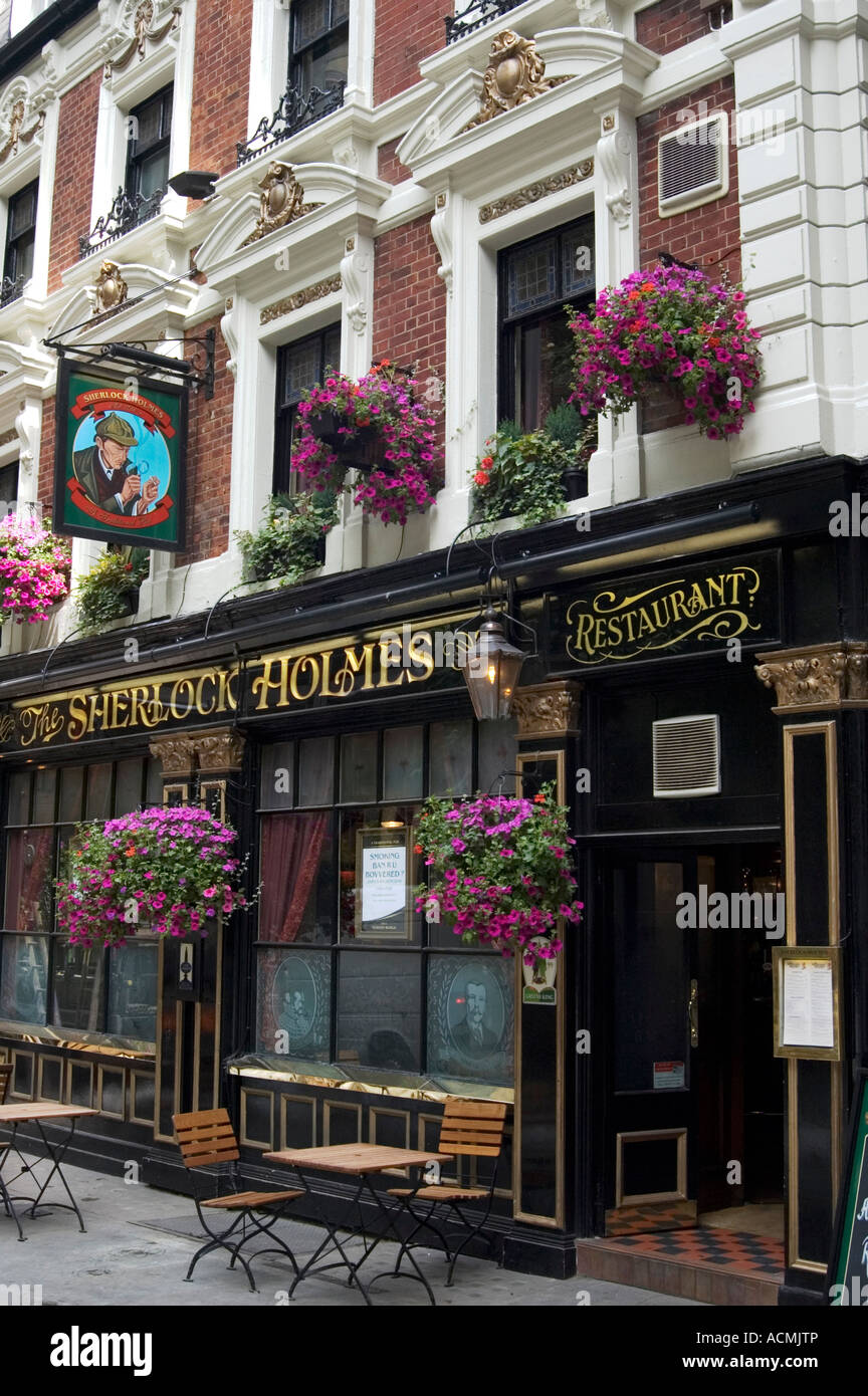 Sherlock holmes pub sign hi-res stock photography and images - Alamy