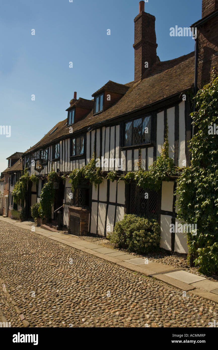Cobbled street and picturesque houses in Mermaid street Rye East Sussex ...