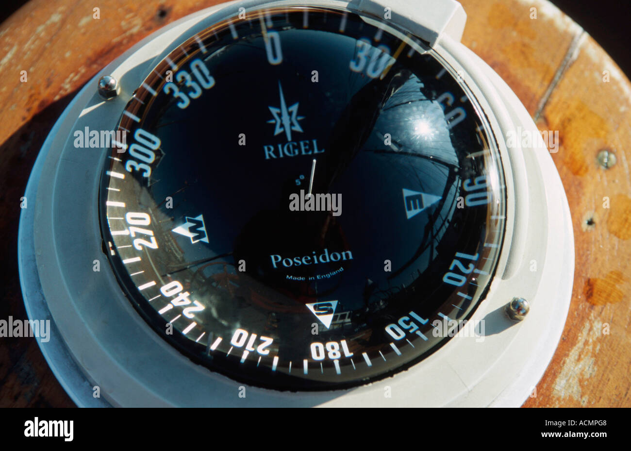 Ship compass hi-res stock photography and images - Alamy