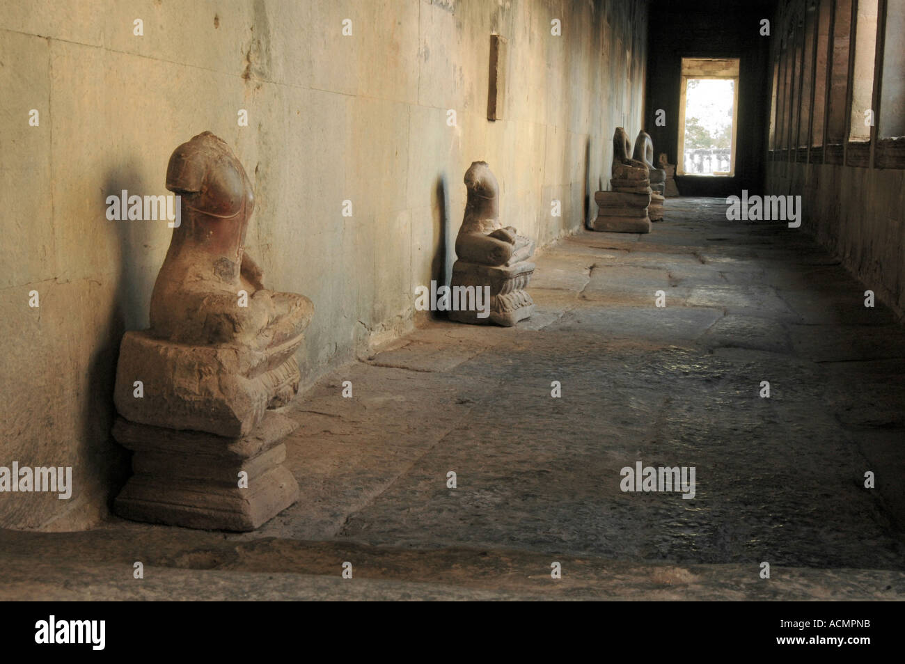 Angkor passages hi-res stock photography and images - Alamy