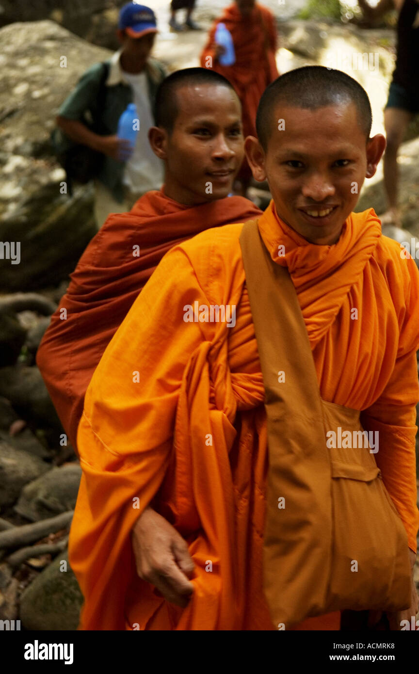 Cambodian men in orange garments Stock Photo - Alamy