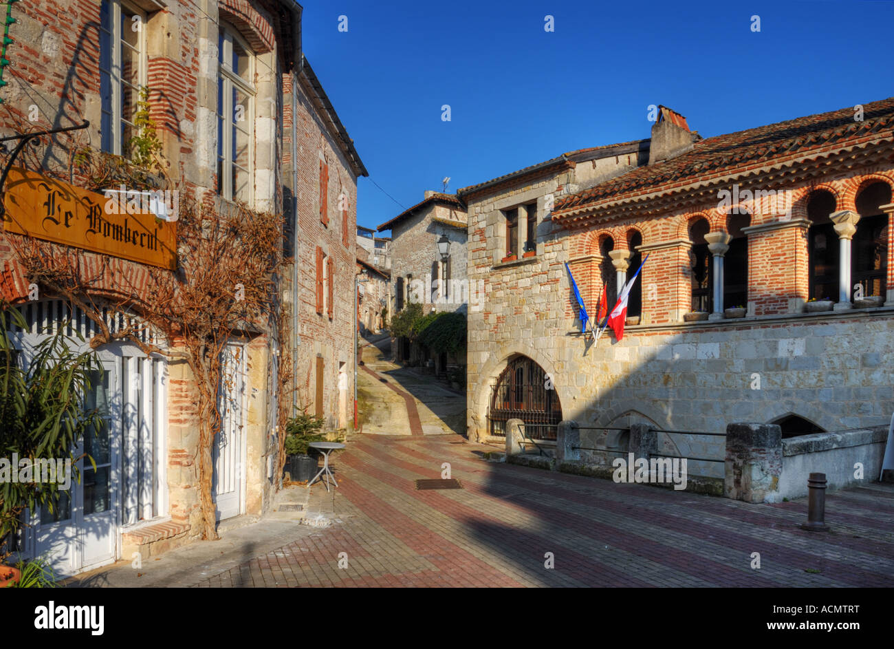 Sunny afternoon at the Village of Penne D'Agenais, Lot et Garonne ...