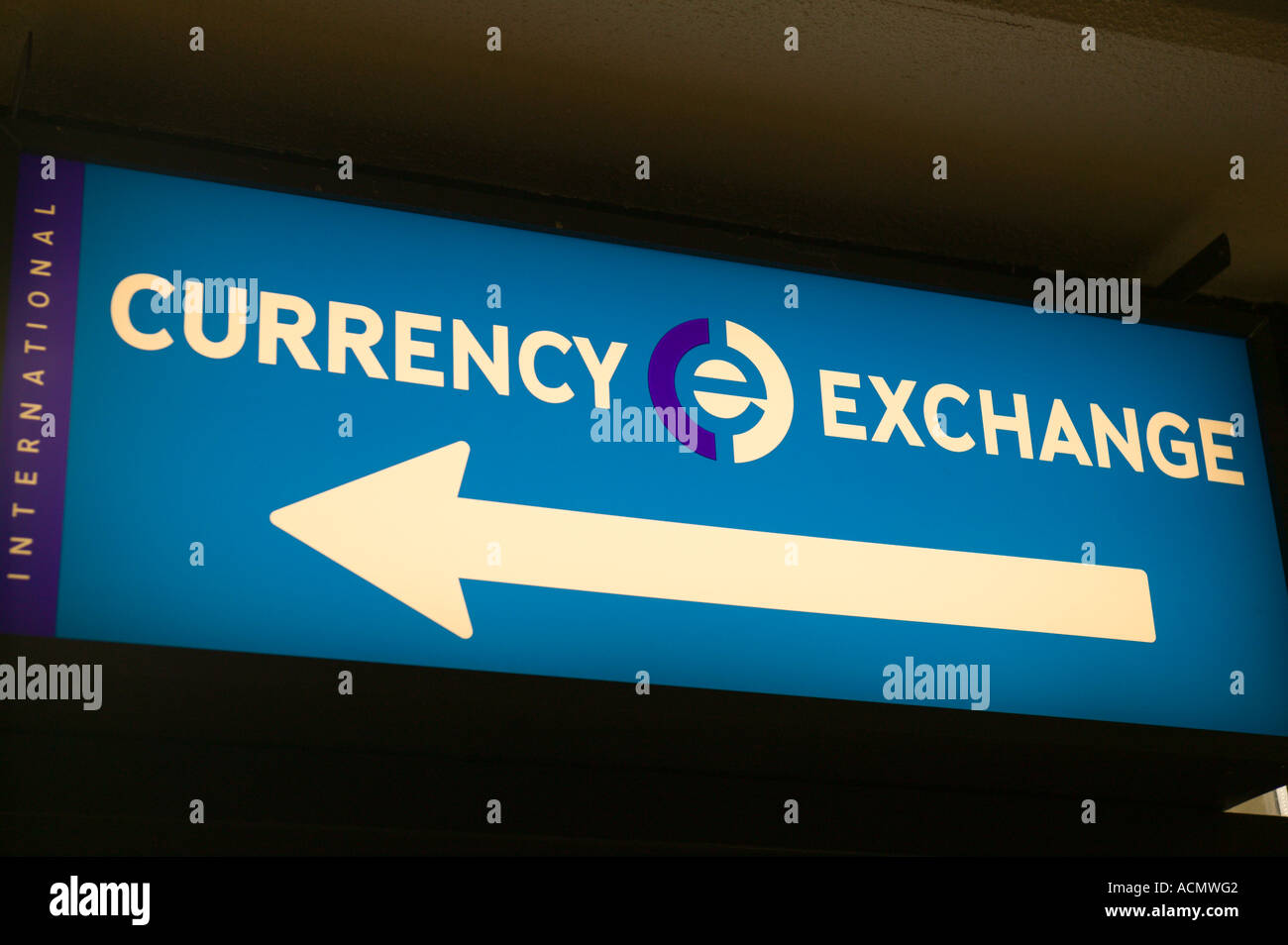 Currency exchange service hi-res stock photography and images - Alamy