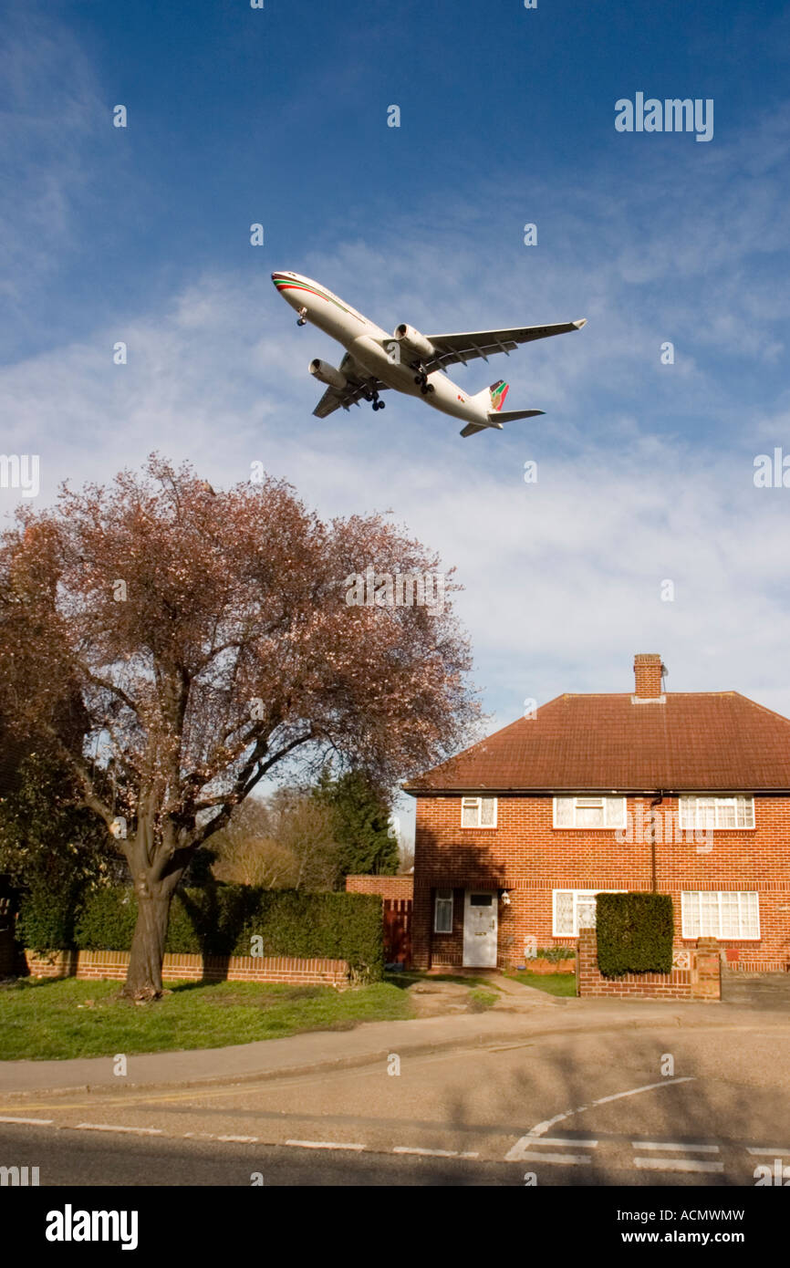 Flying sources hi-res stock photography and images - Alamy