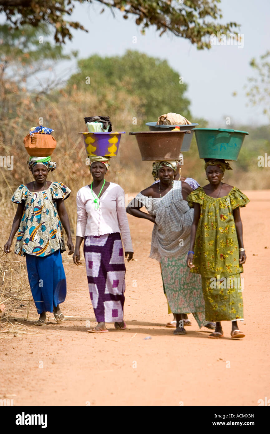 African Women Gambia Traditional Dress Stock Photos & African Women ...