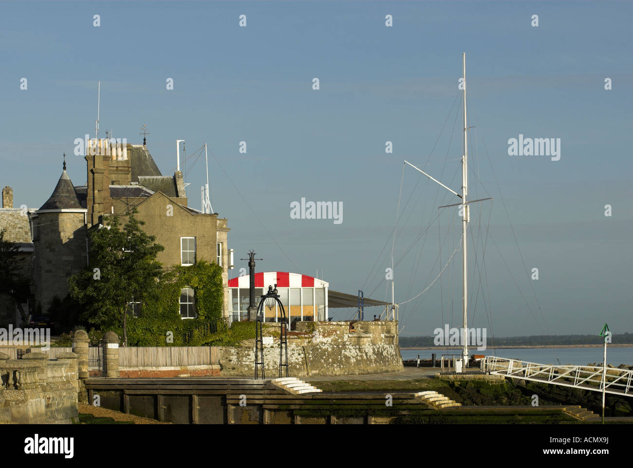 The castle royal yacht squadron hi-res stock photography and images - Alamy